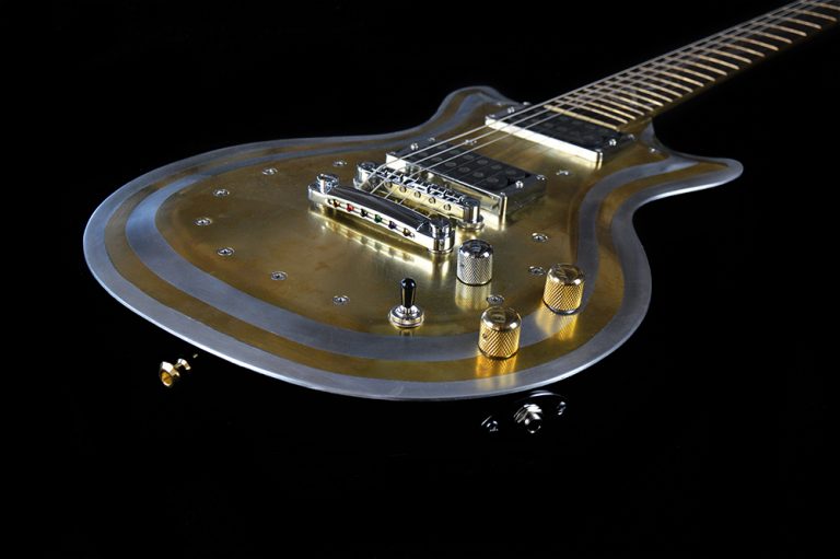 Concept aluminium & brass electric guitar. Luthiery Milano